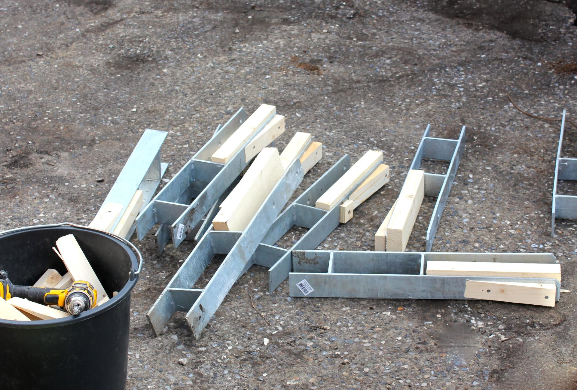 Nedstøbning af stolpefod til træstolper