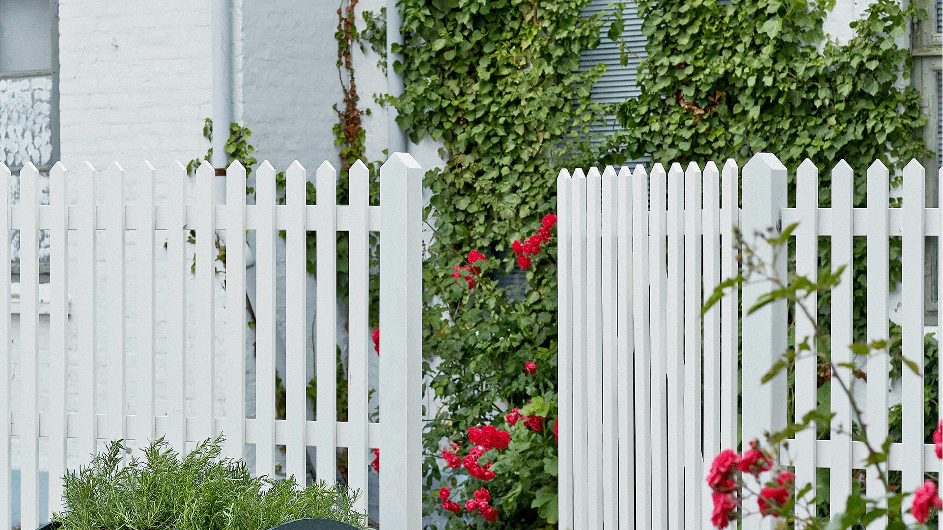 Skagen Lux staket - klassiskt vitt staket för trädgården
